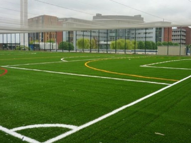 How to Maintain a 3g Pitch in Winter - Soft Surfaces